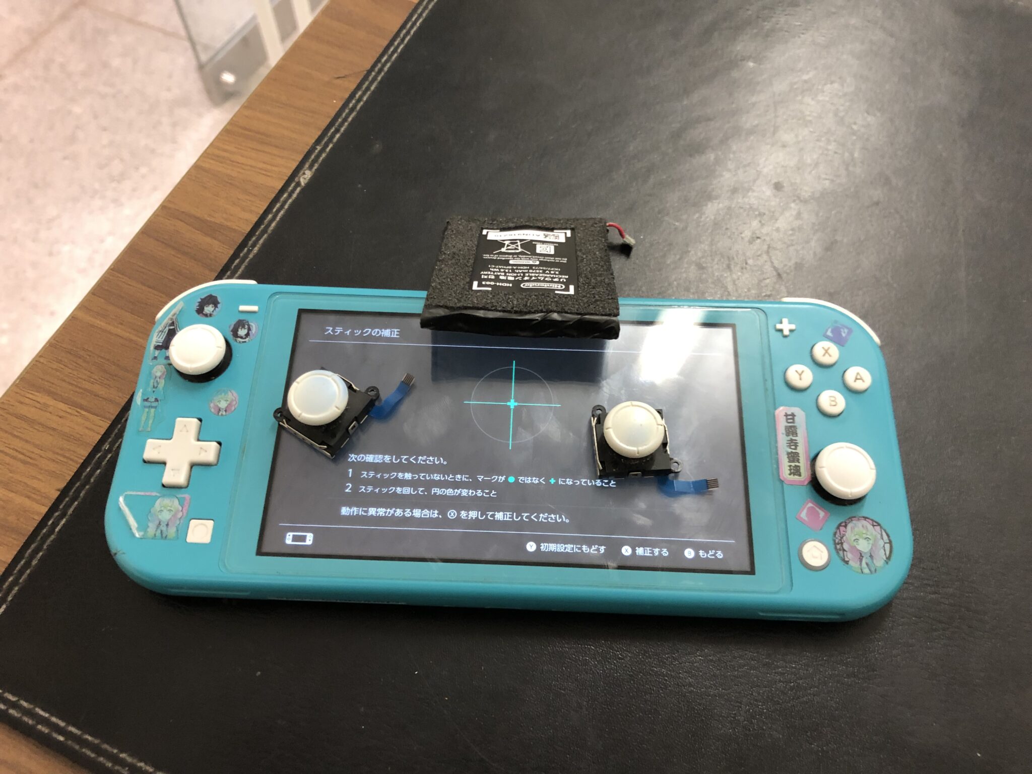 北九州市より任天堂SwitchLiteのアナログスティック交換+バッテリー交換 | iPhone・iPad修理 ジーニー小倉店（北九州）【総務省登録修理業者】